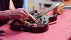 How to Restring an Electric Guitar (String Change Guide) - Music Grotto